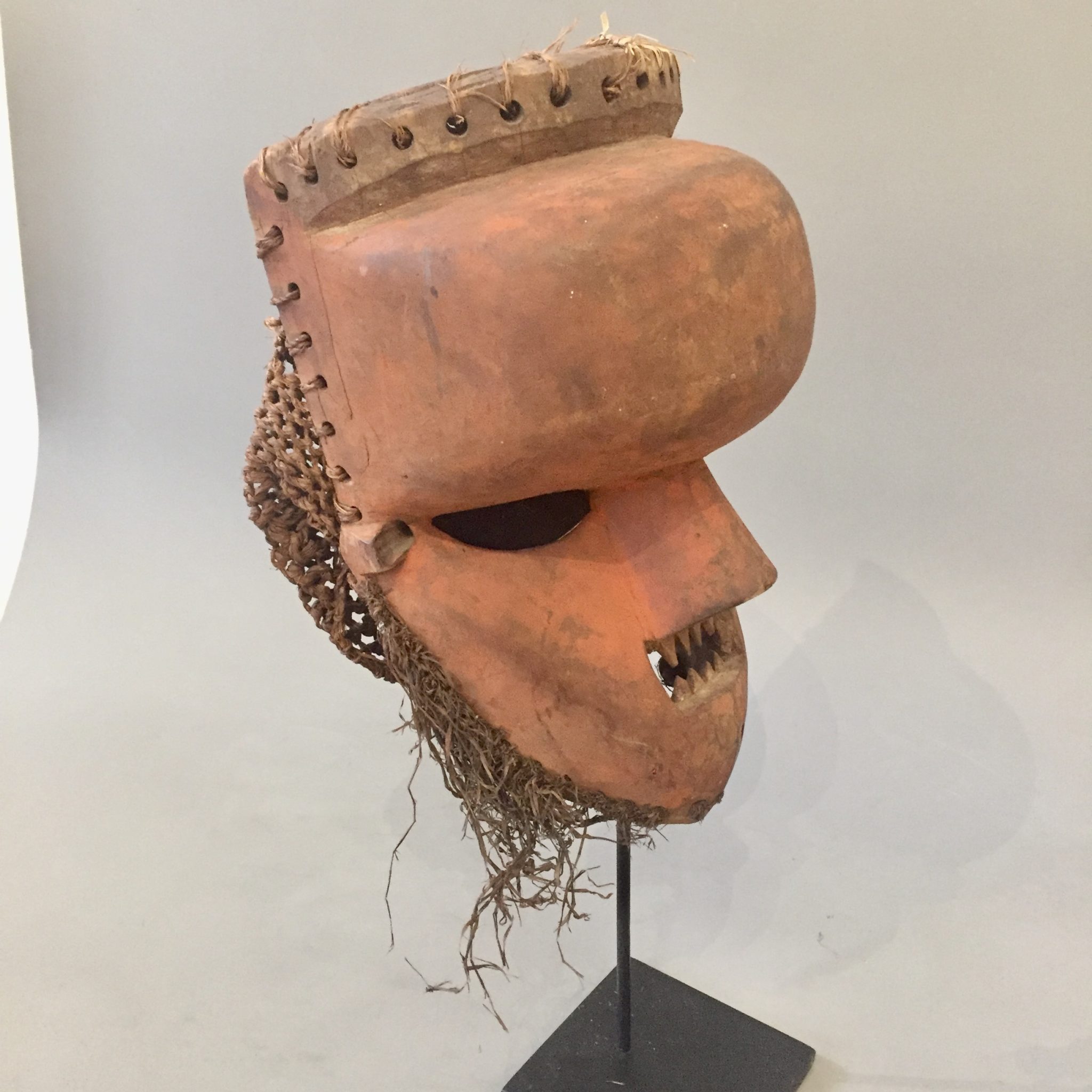 A Salampasu mask – Tribal Design